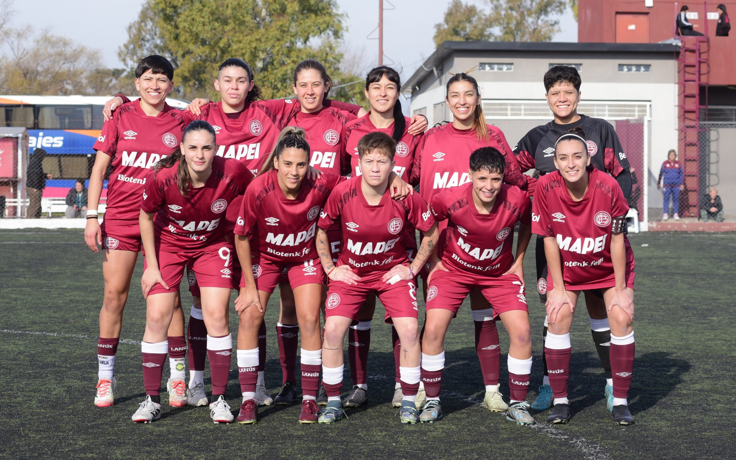 LANÚS GOLEÓ A SARMIENTO Y SIGUE EN LA PELEA - Sitio oficial Club ...