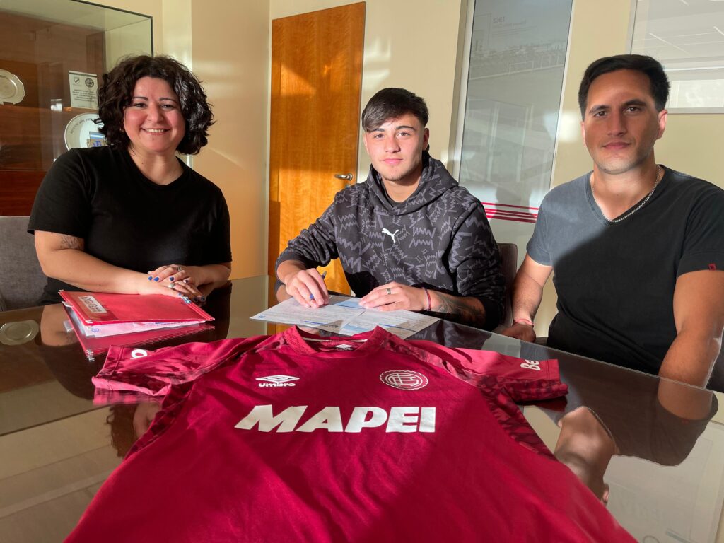 MATEO PERALTA FIRMÓ SU PRIMER CONTRATO PROFESIONAL - Sitio oficial Club Atlético Lanús